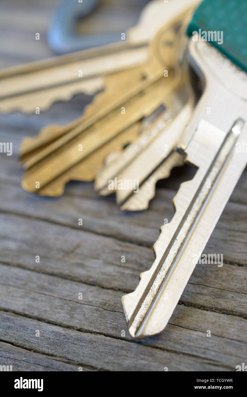 An Assortment of standard house keys Stock Photo - Alamy