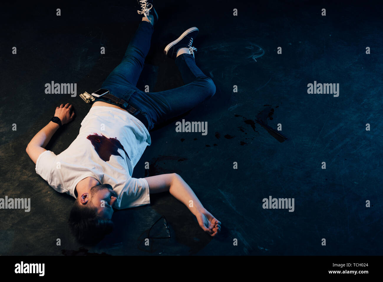 Body Dead Man Lying On Stock Photos & Body Dead Man Lying On Stock ...