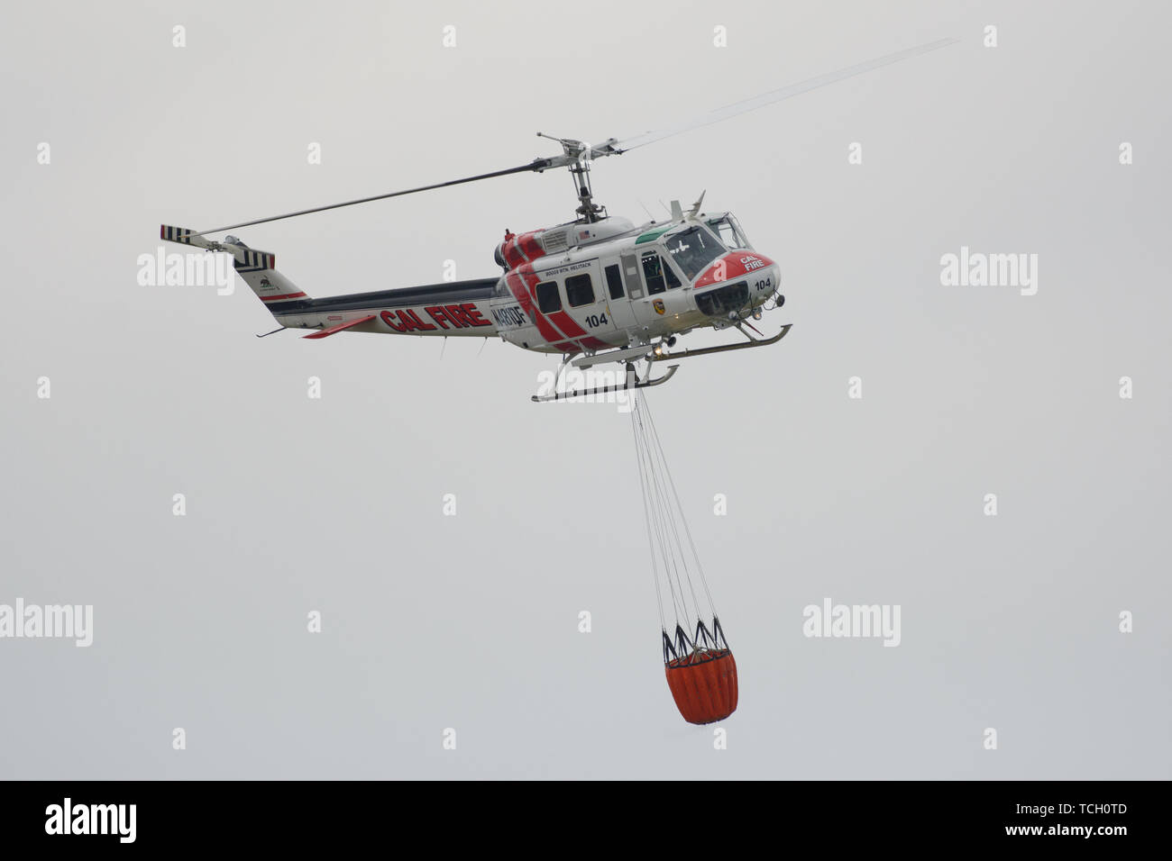 Fire fighting helicopter cal fire hi-res stock photography and images ...