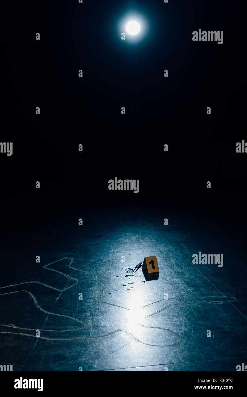 chalk outline, knife and evidence marker at crime scene Stock Photo - Alamy