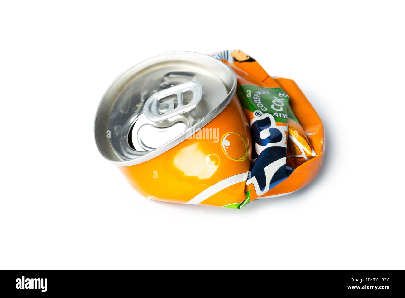 Crumpled aluminum can Stock Photo - Alamy