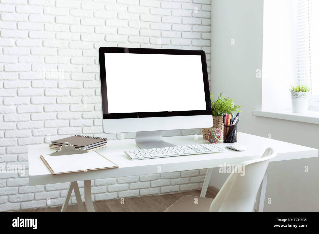 White office desk table Stock Photo - Alamy