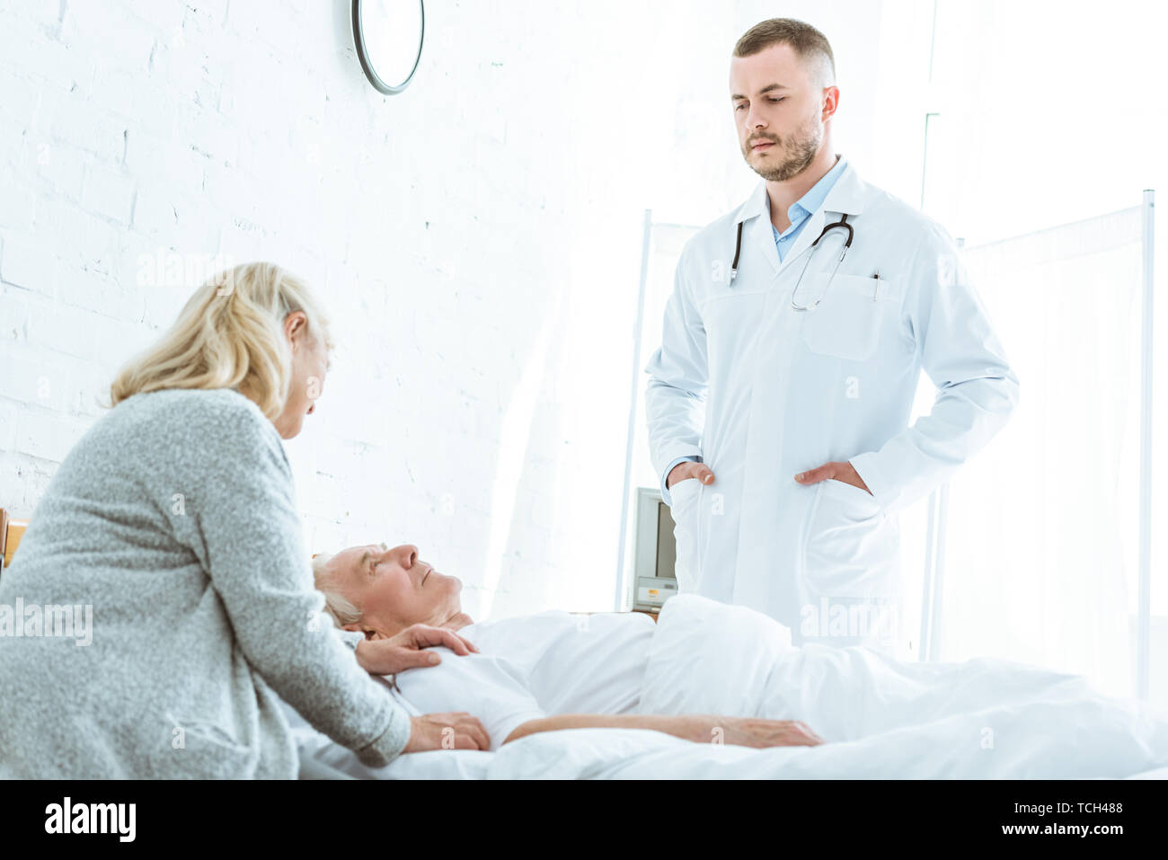 Standing patient bed serious hi-res stock photography and images - Alamy