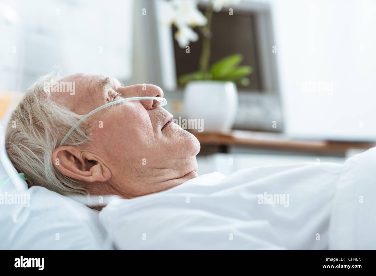 Coma hospital elderly hi-res stock photography and images - Alamy
