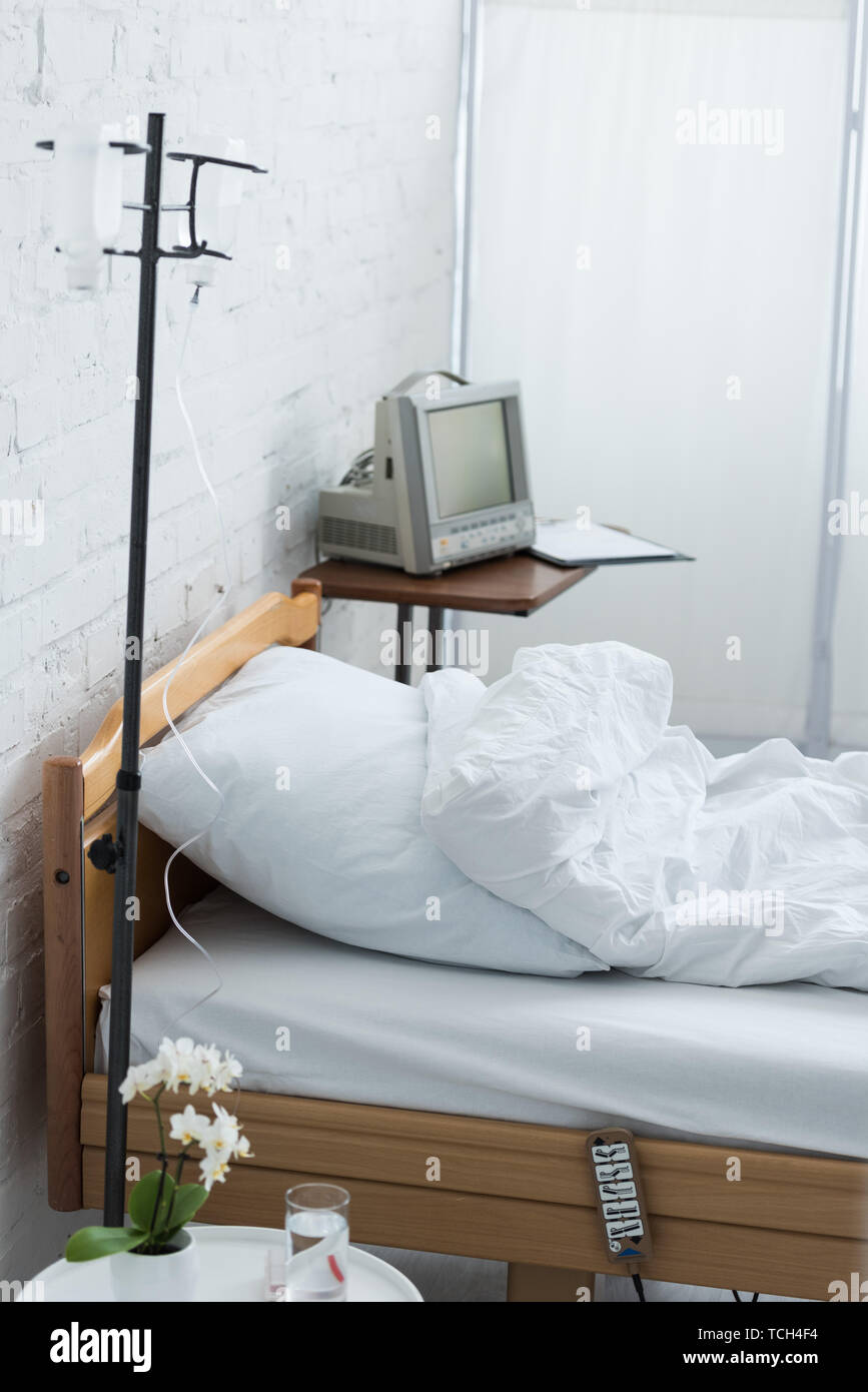 Intravenous therapy hi-res stock photography and images - Alamy