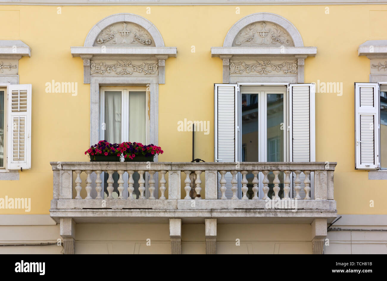 Neoclassic window close up hi-res stock photography and images - Alamy