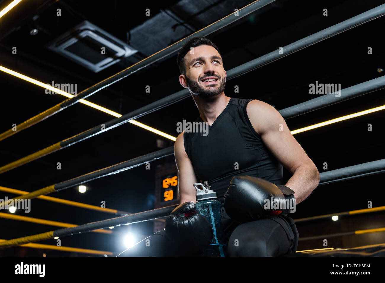 Back view man boxer hi-res stock photography and images - Alamy