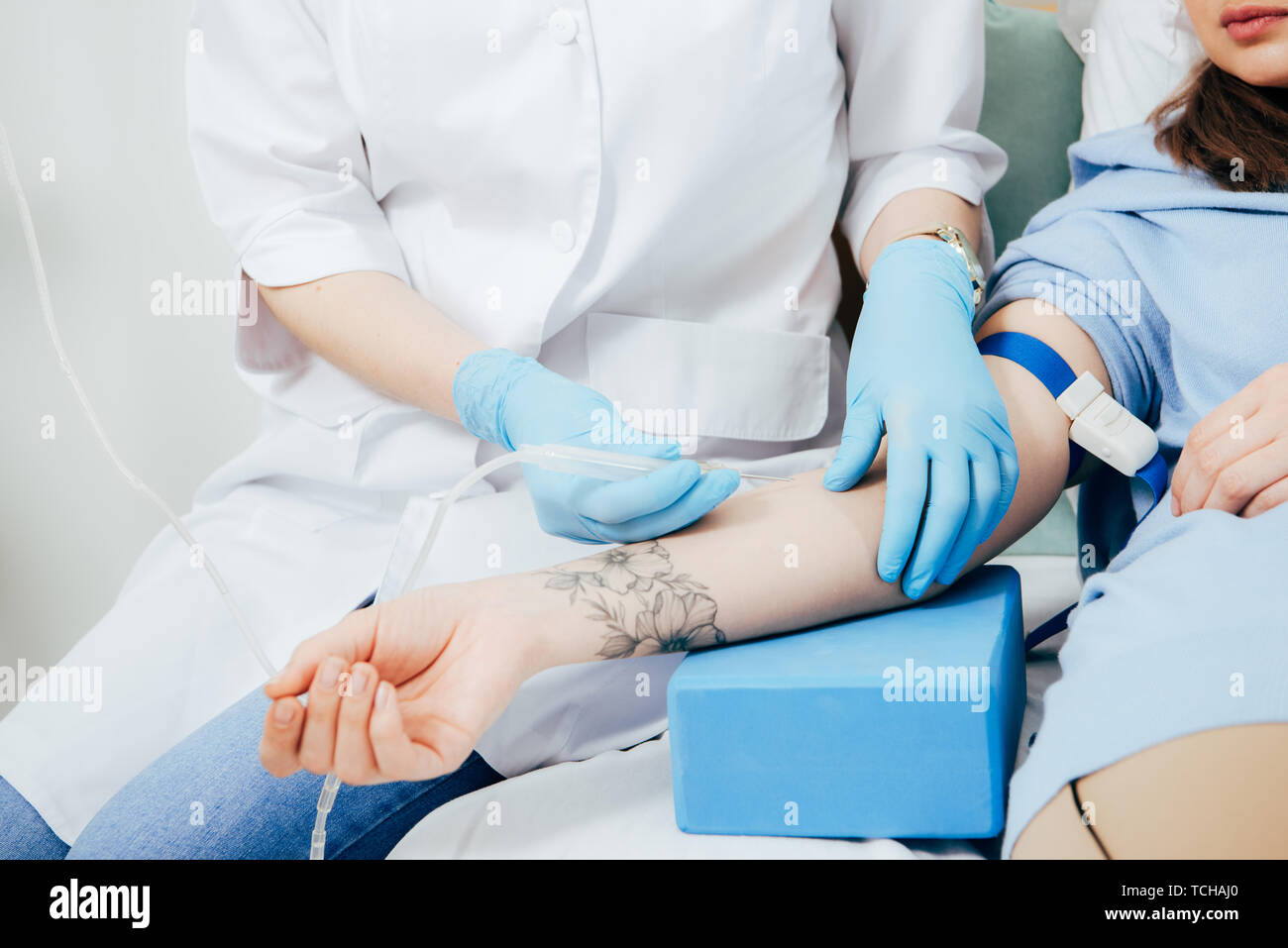 cropped view of doctor in latex gloves doing injection in hospital ...