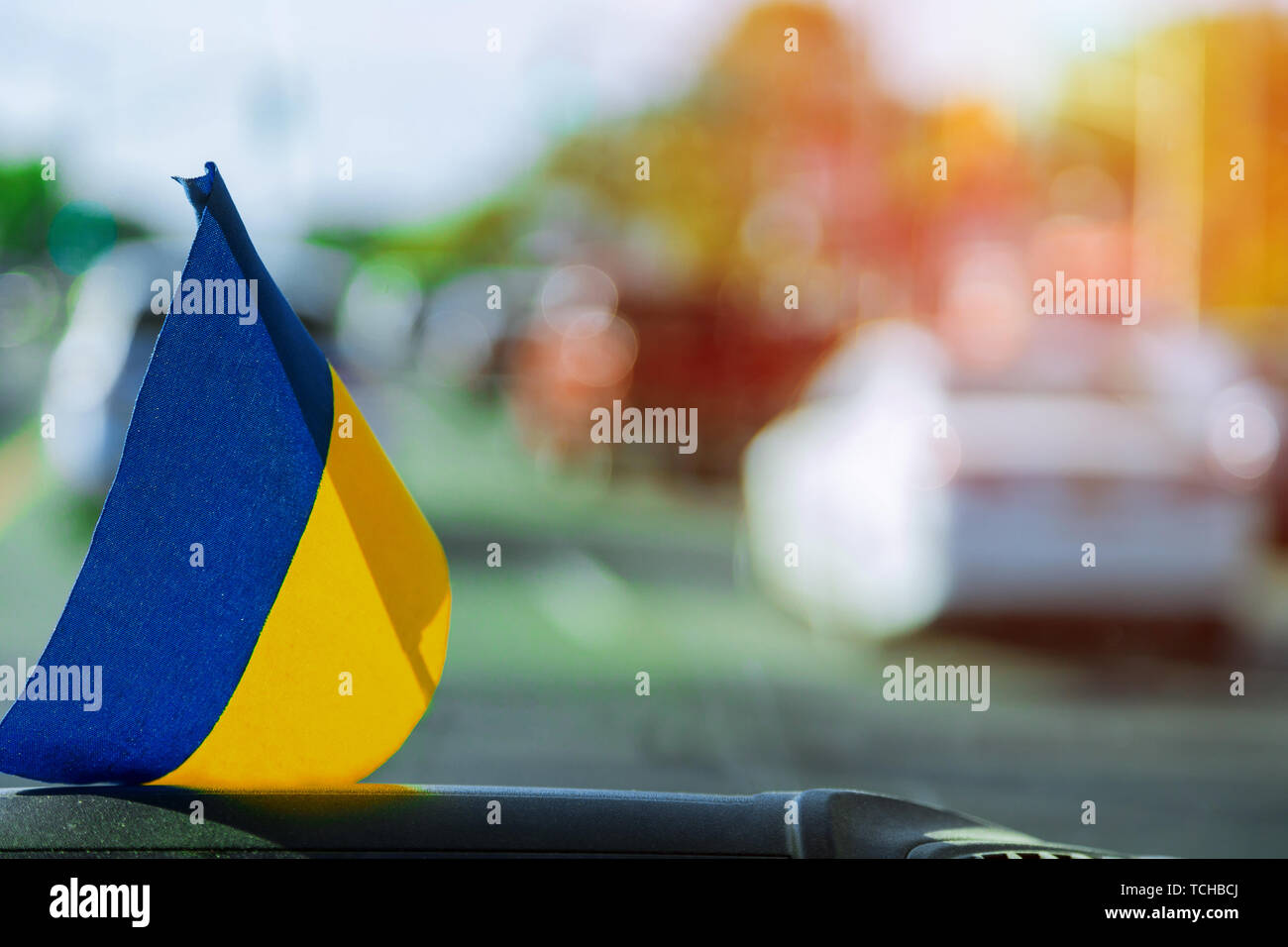 Patriotic sign Ukrainian flag on glass inside the car Stock Photo - Alamy