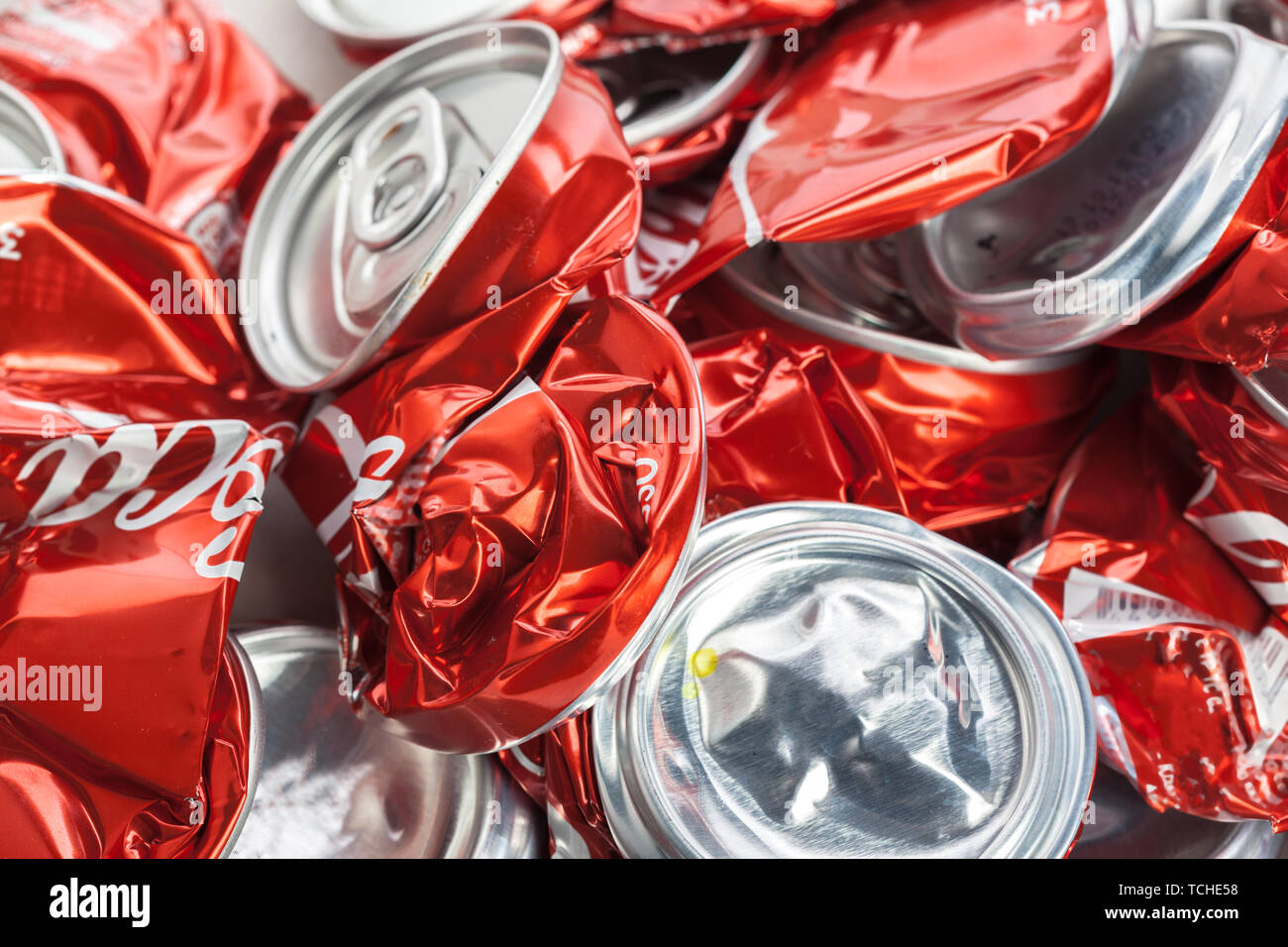 Compressed aluminium can Stock Photo - Alamy