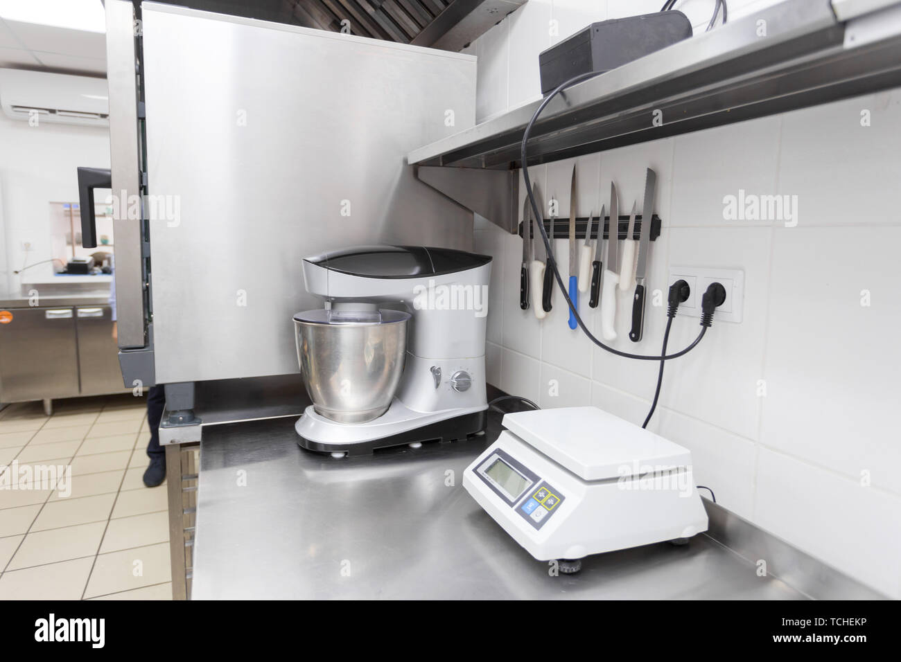 Digital scales in a restaurant kitchen Stock Photo - Alamy