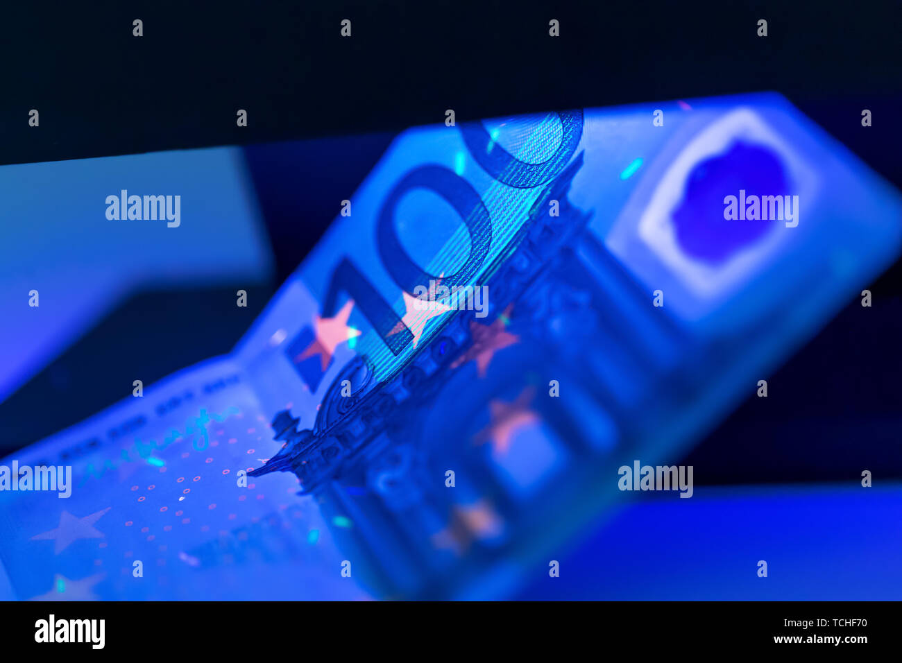 checking money close up Stock Photo - Alamy