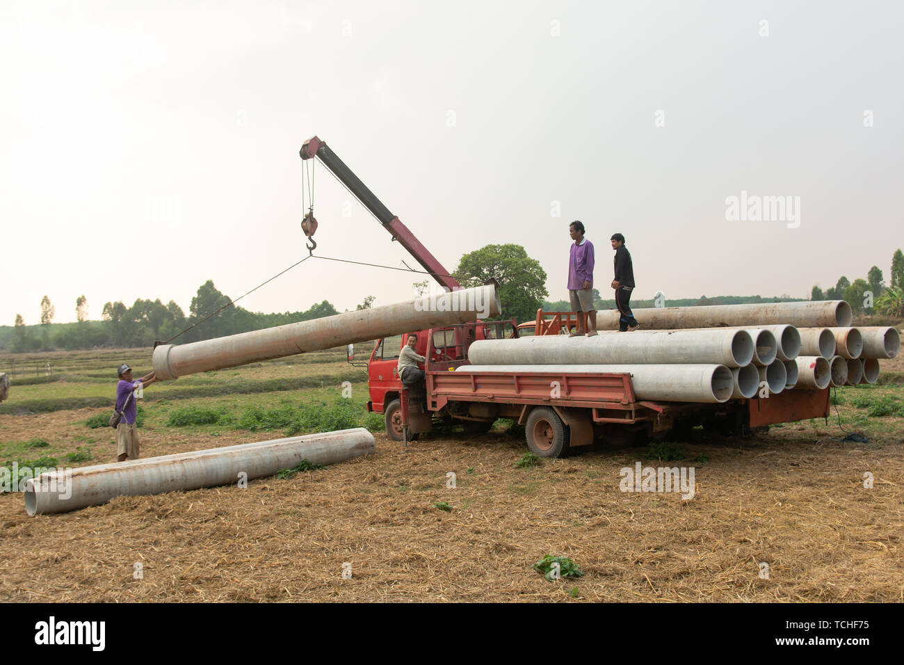 Crane lifting pipes hi-res stock photography and images - Alamy