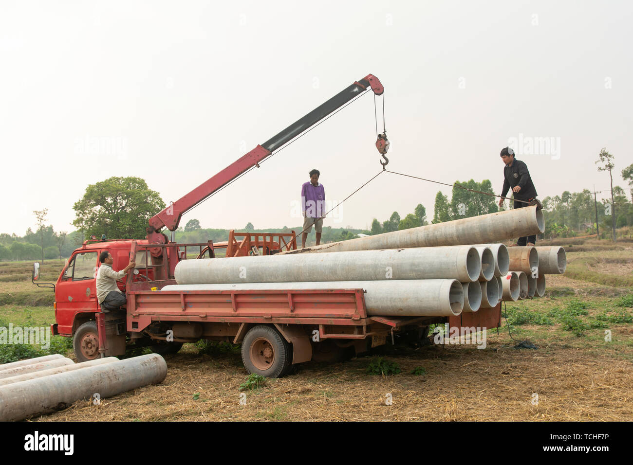Crane lifting pipes hi-res stock photography and images - Alamy