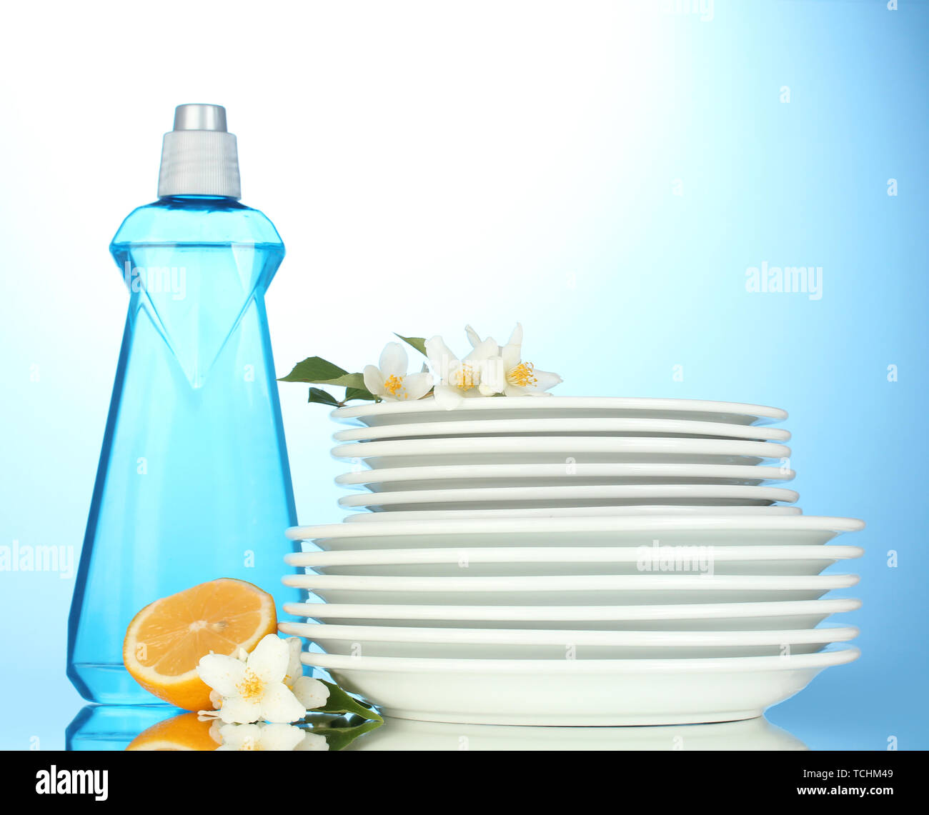 Dishwashing liquid clean plates hi-res stock photography and images - Alamy