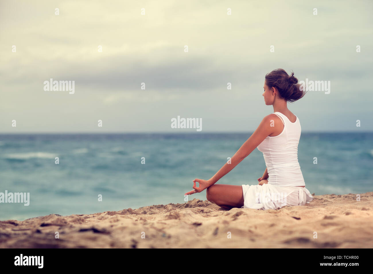 Woman and ocean hi-res stock photography and images - Alamy
