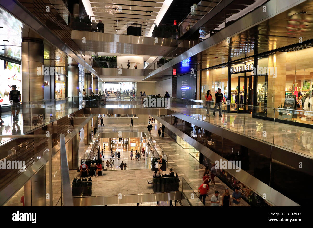 Hudson yards shopping hi-res stock photography and images - Alamy