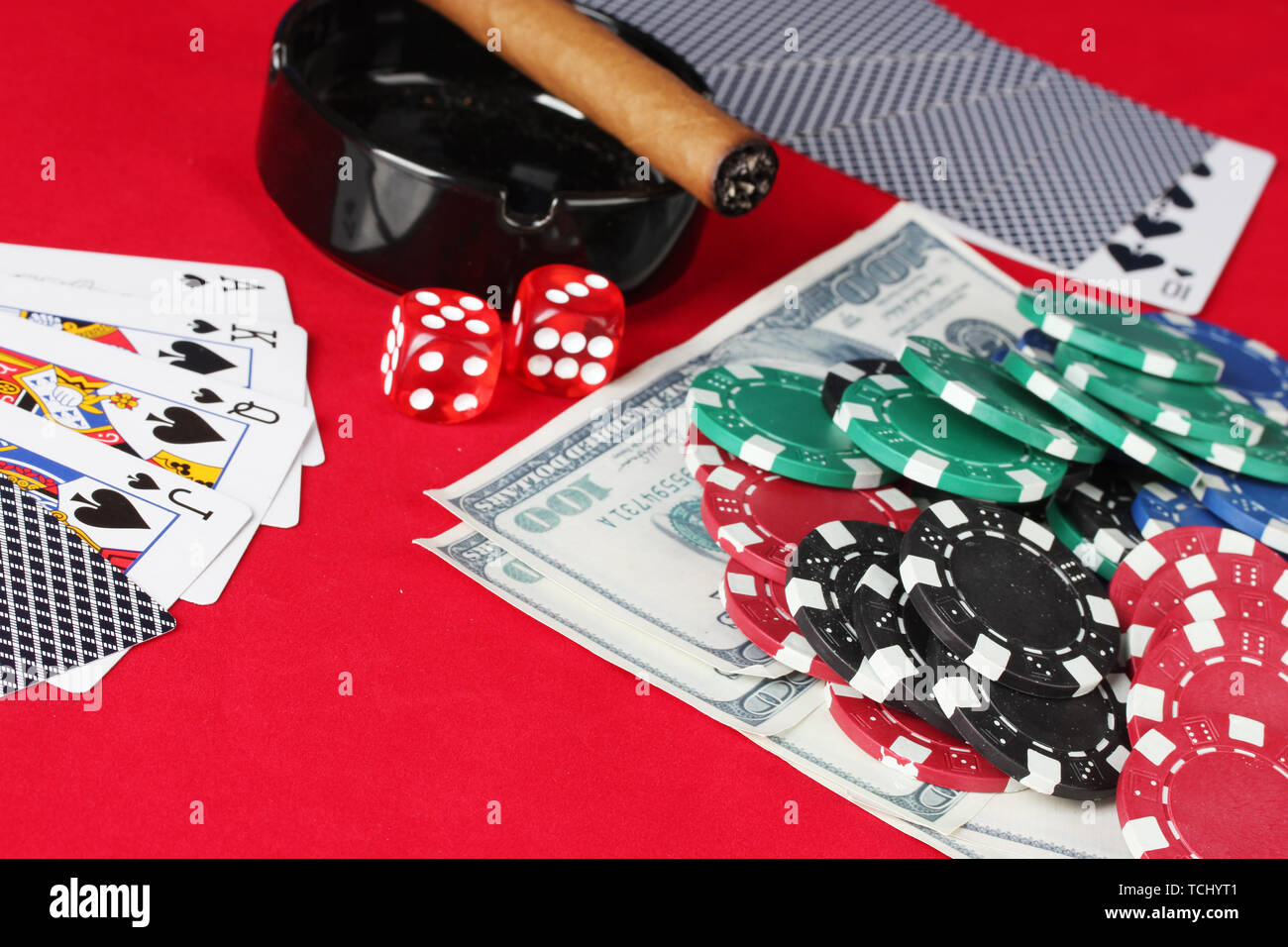 The red poker table with open playing cards Stock Photo - Alamy