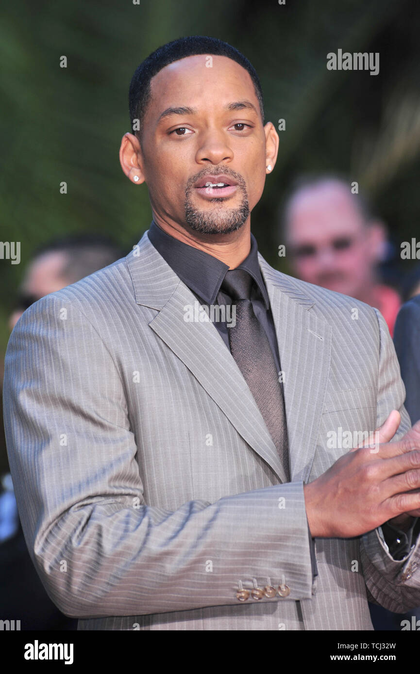 LOS ANGELES, CA. December 10, 2007: Will Smith at Grauman's Chinese ...