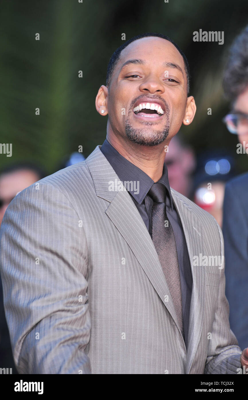 LOS ANGELES, CA. December 10, 2007: Will Smith at Grauman's Chinese ...