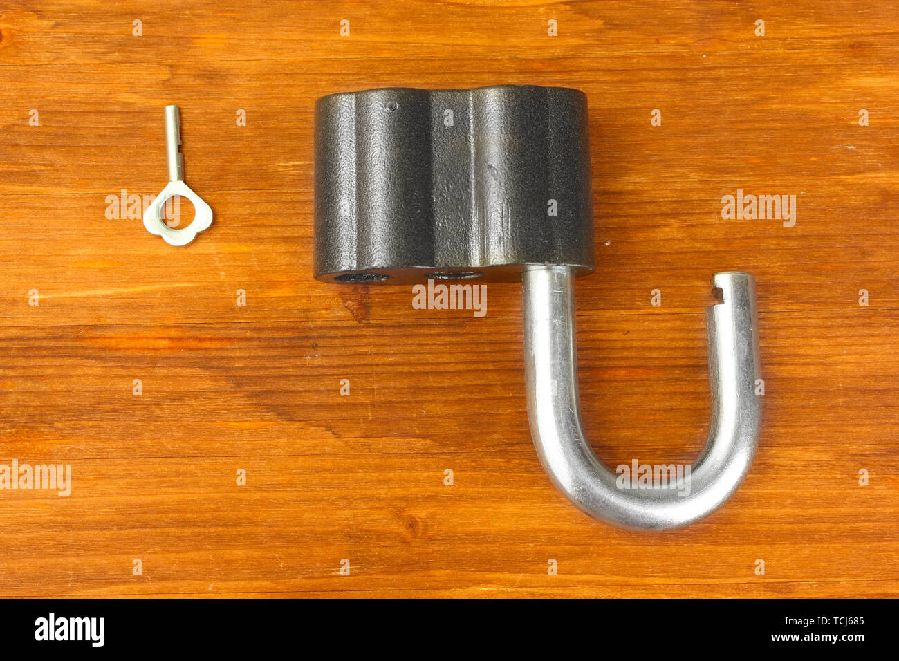 old padlock with key on wooden background close-up Stock Photo - Alamy