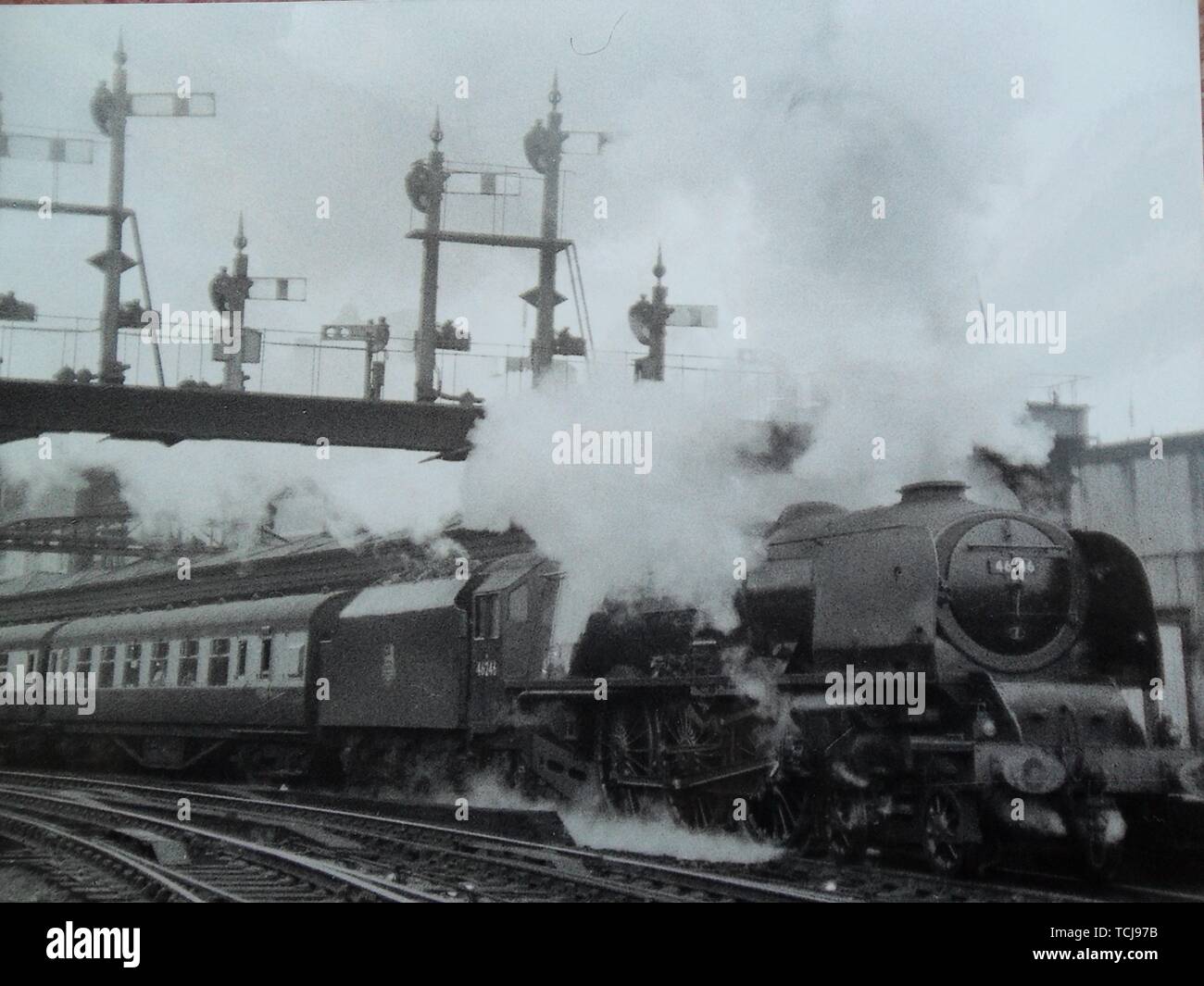 Steam train uk 1950s hi-res stock photography and images - Alamy