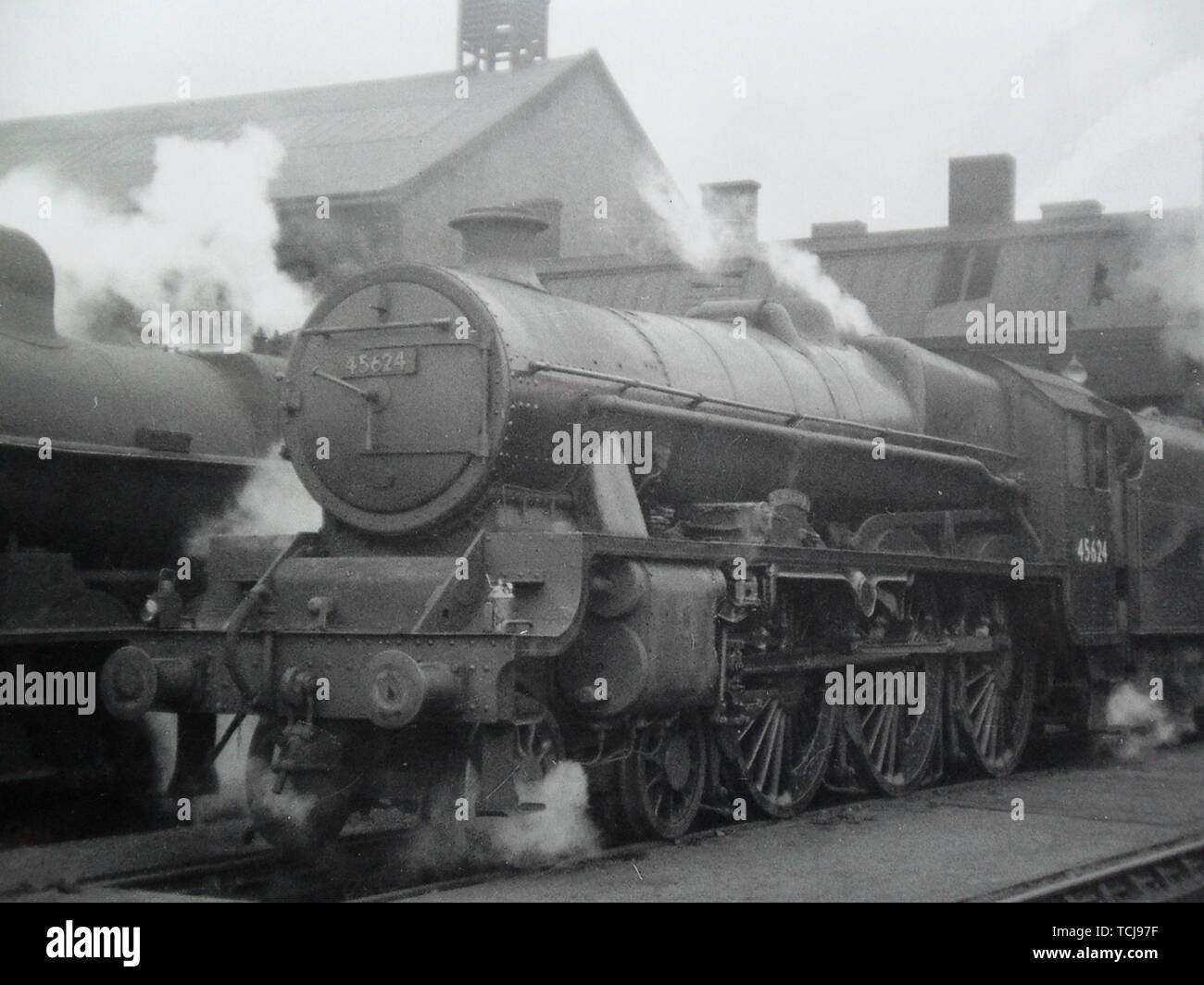 Railway station 1950s hi-res stock photography and images - Alamy