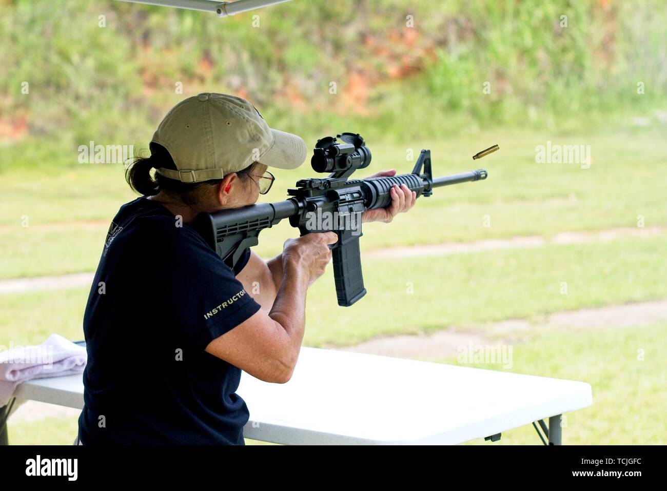 A woman shooting an AR-15 Rifle at a Shooting Range Stock Photo - Alamy