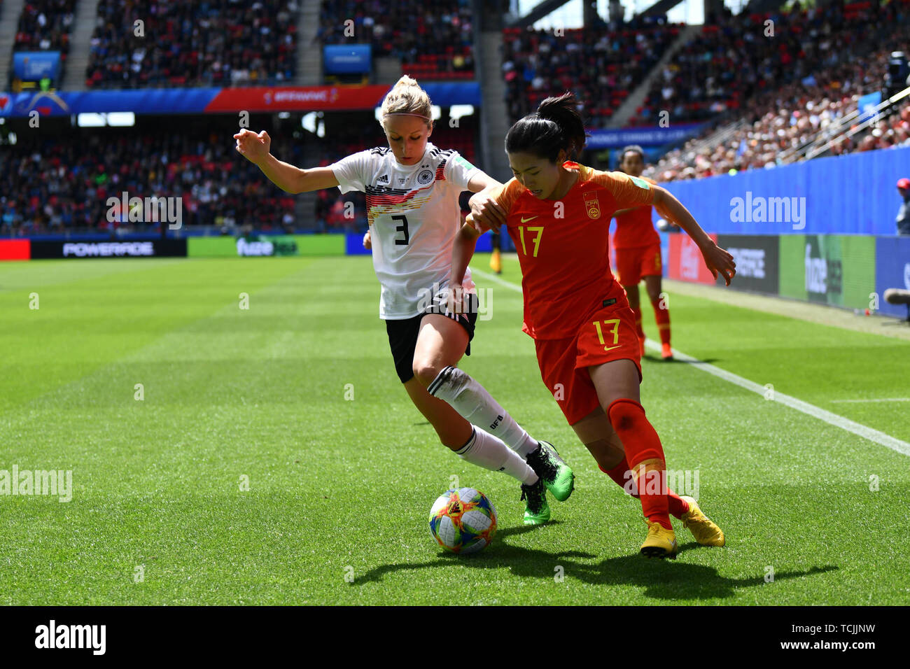 Soccer tackle women hi-res stock photography and images - Alamy