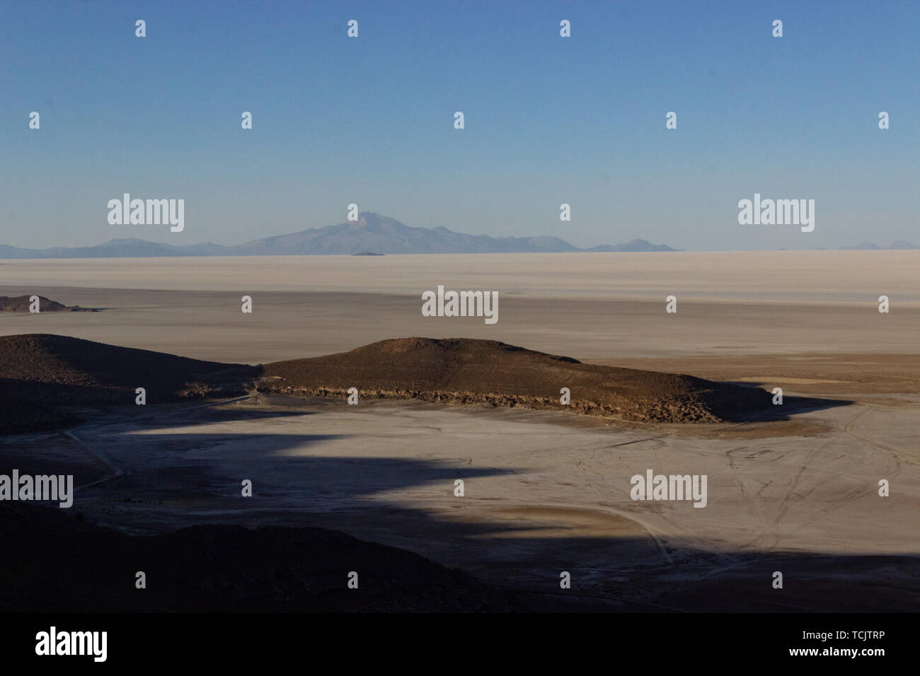 panorama over the salt pans of salar de uyuni, bolivia Stock Photo - Alamy