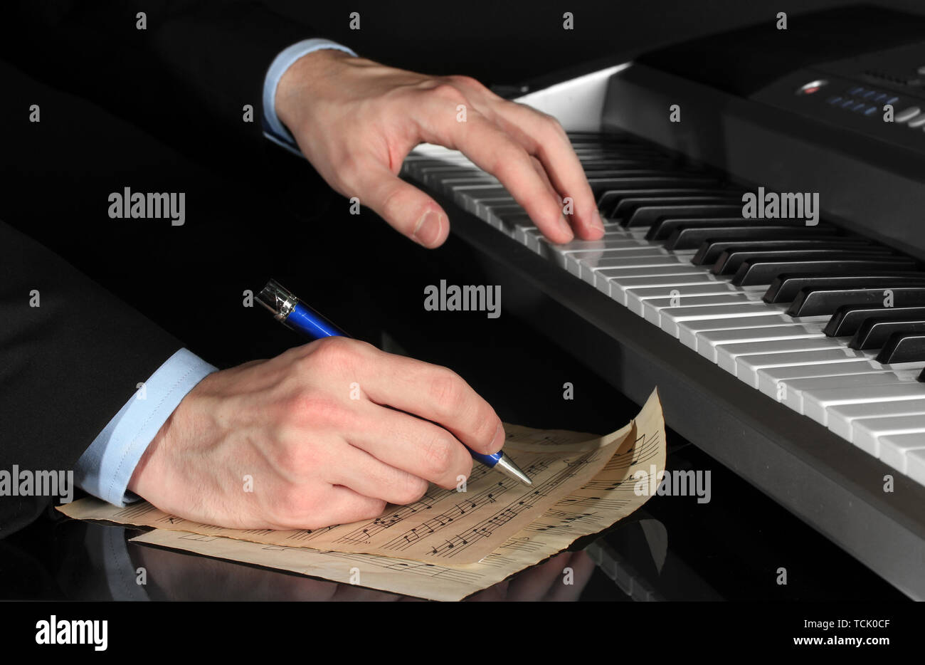Man playing on midi piano hi-res stock photography and images - Alamy