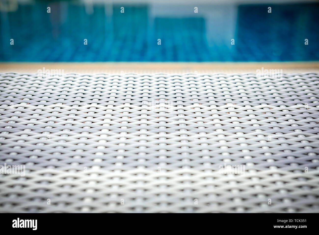 wicker rattan pool sun bed deckchair at poolside of swimming pool ...