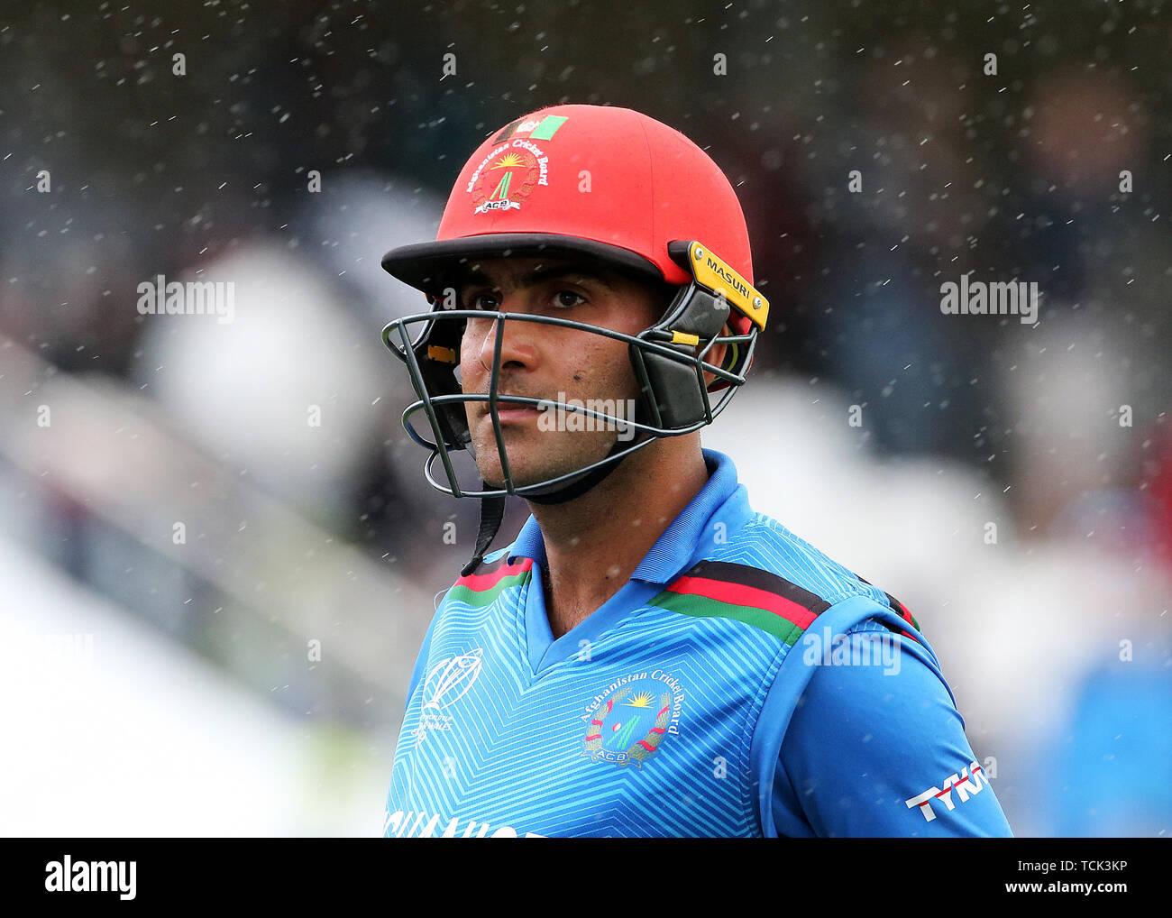 Afghanistans hashmatullah shahidi leaves pitch hi-res stock photography ...