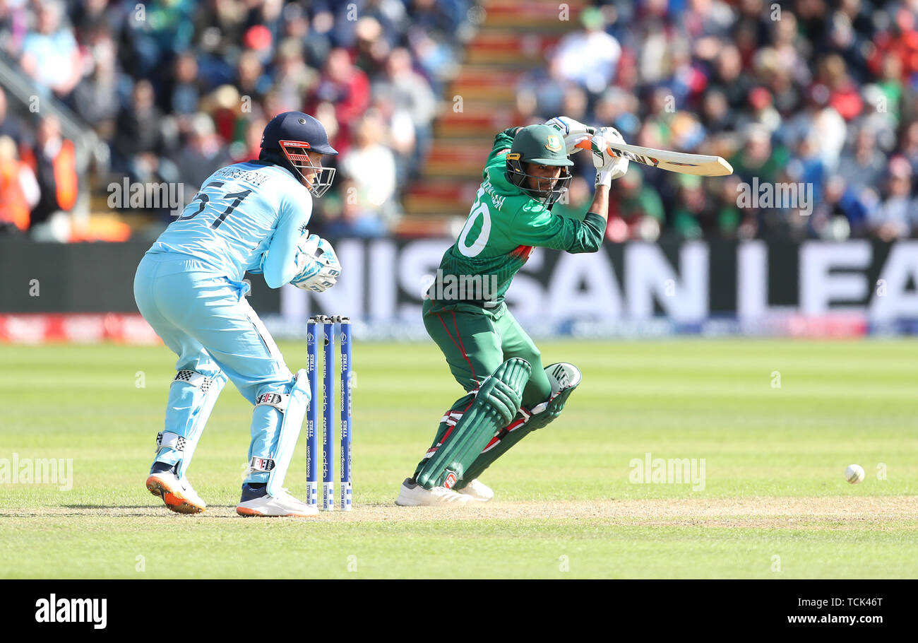 Bangladesh's Mohammad Mahmudullah (right) in action during the ICC ...
