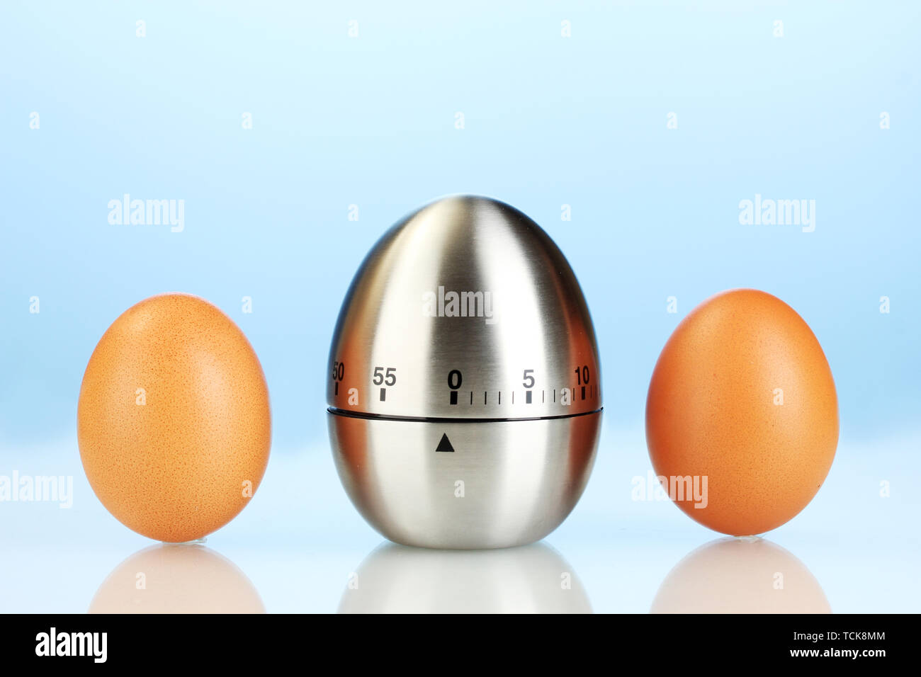 Silver egg timer hi-res stock photography and images - Alamy