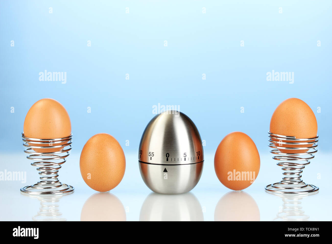 Silver egg timer hi-res stock photography and images - Alamy