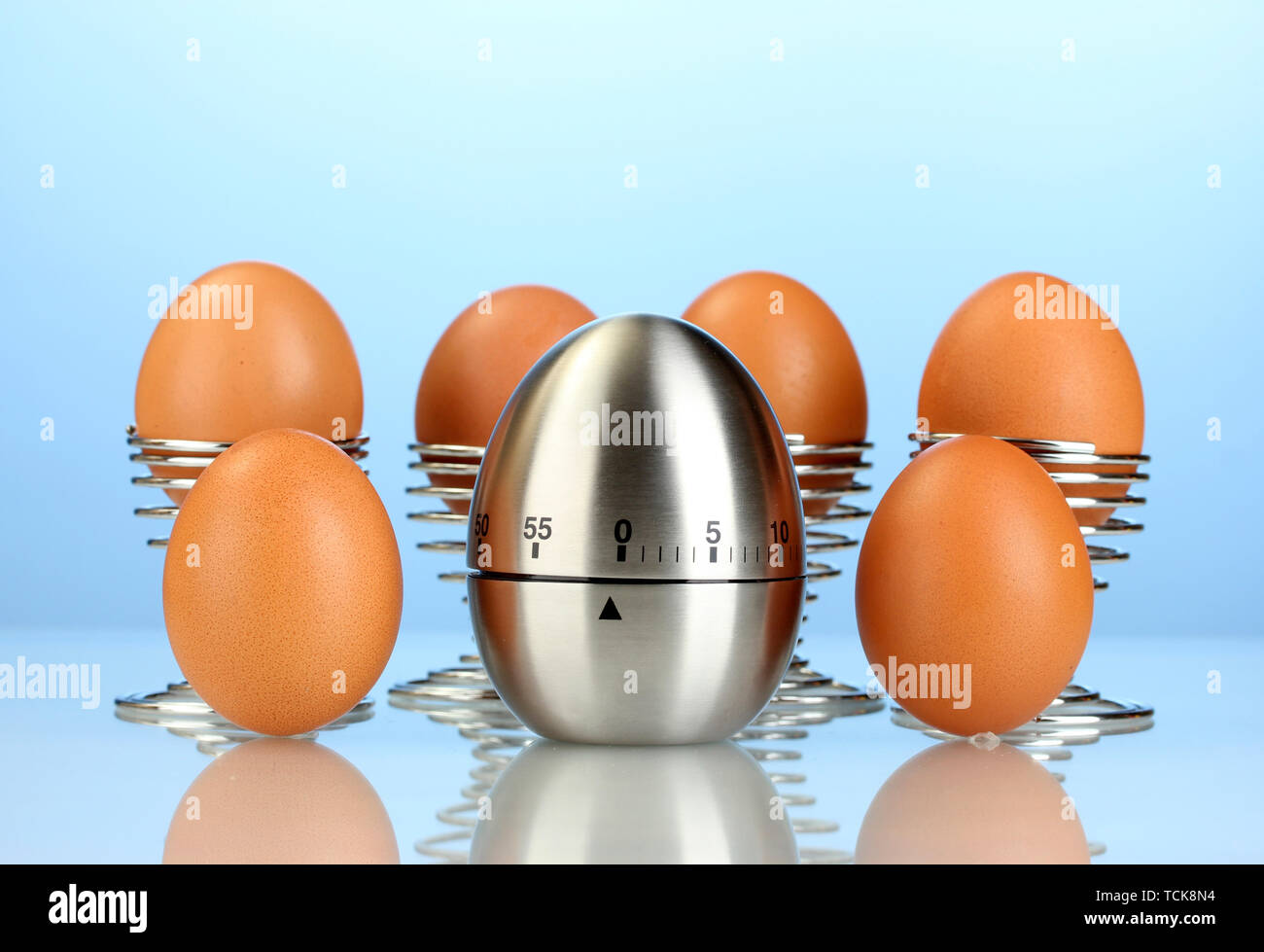 Silver egg timer hi-res stock photography and images - Alamy
