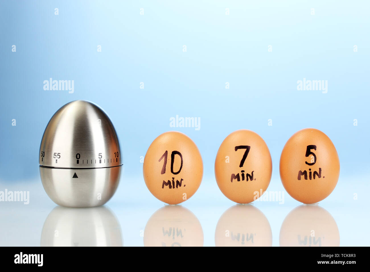 Five minute egg hi-res stock photography and images - Alamy