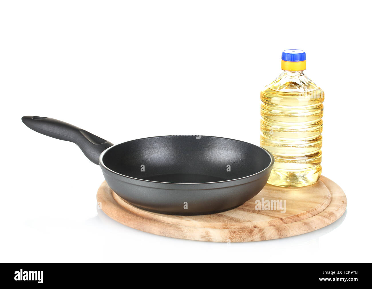 Pan with bottle of oil isolated on white Stock Photo - Alamy