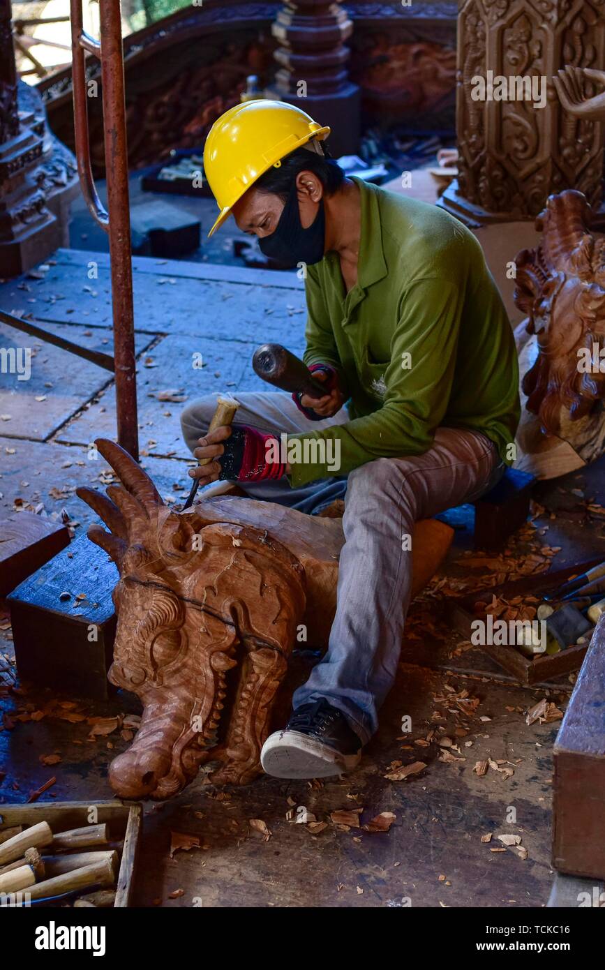 Dragon restoration hi-res stock photography and images - Alamy