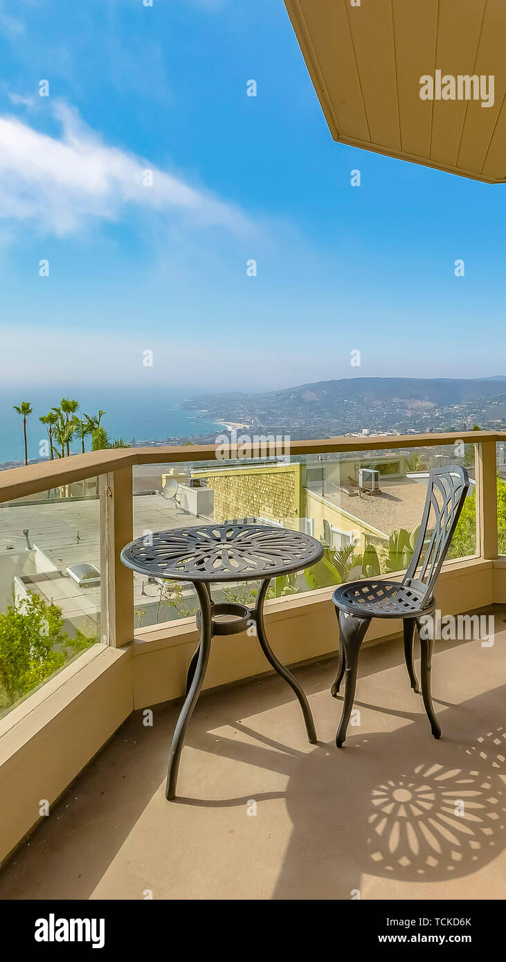 House balcony overlooking lake hi-res stock photography and images - Alamy