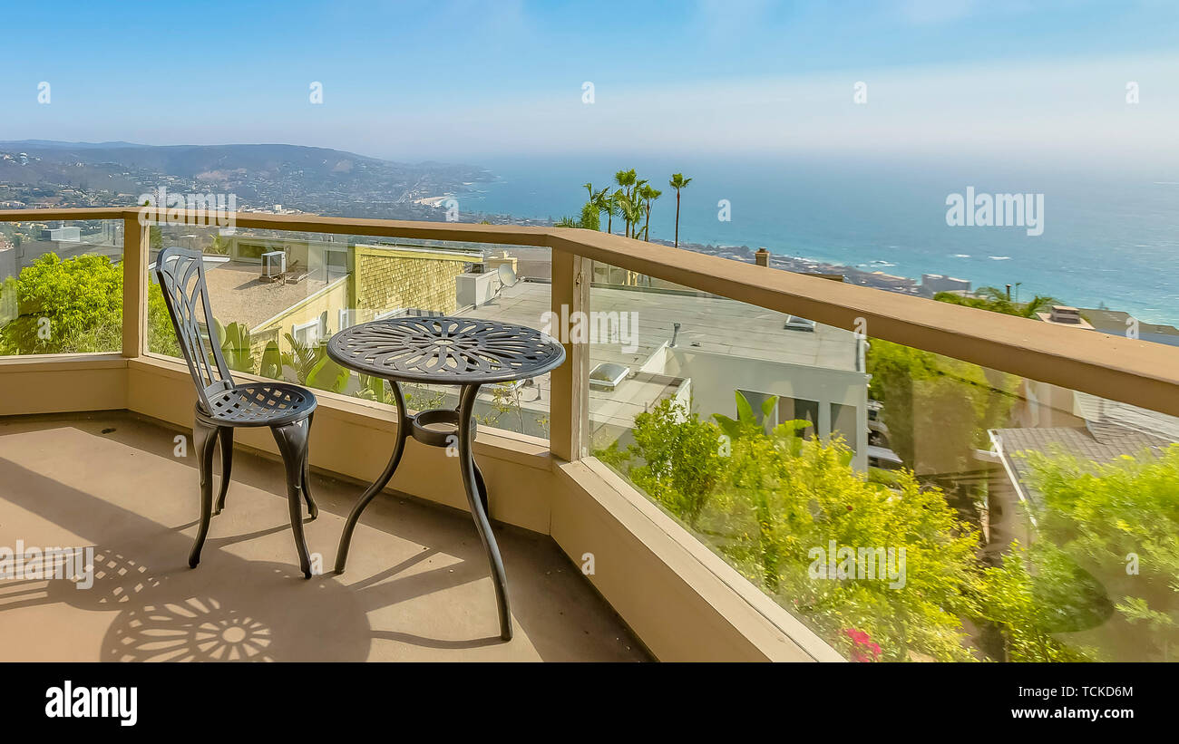 House balcony overlooking lake hi-res stock photography and images - Alamy