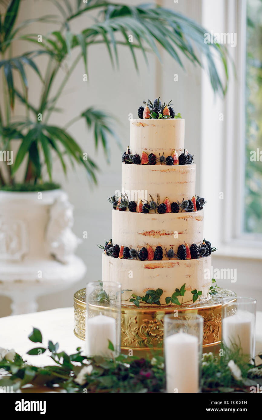 Cute wedding cake Stock Photo - Alamy