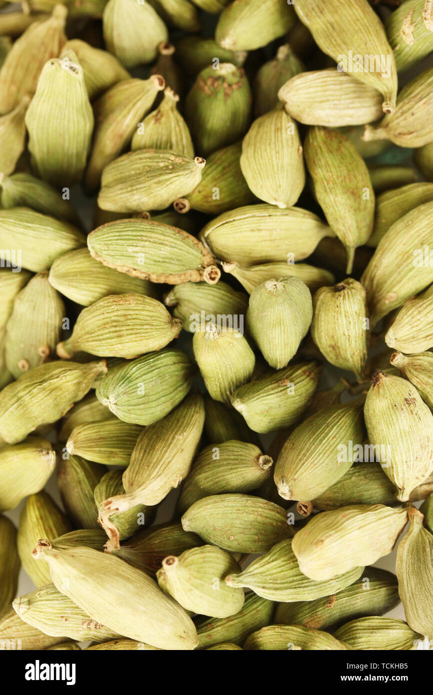 green cardamom close-up Stock Photo - Alamy