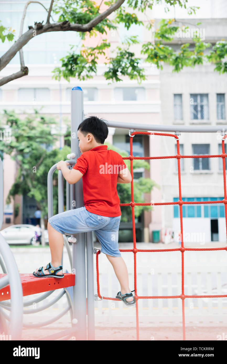 Monkey bars kids hi-res stock photography and images - Alamy