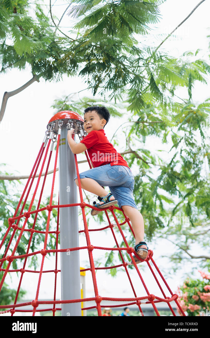 Kids playing on jungle gym hi-res stock photography and images - Alamy