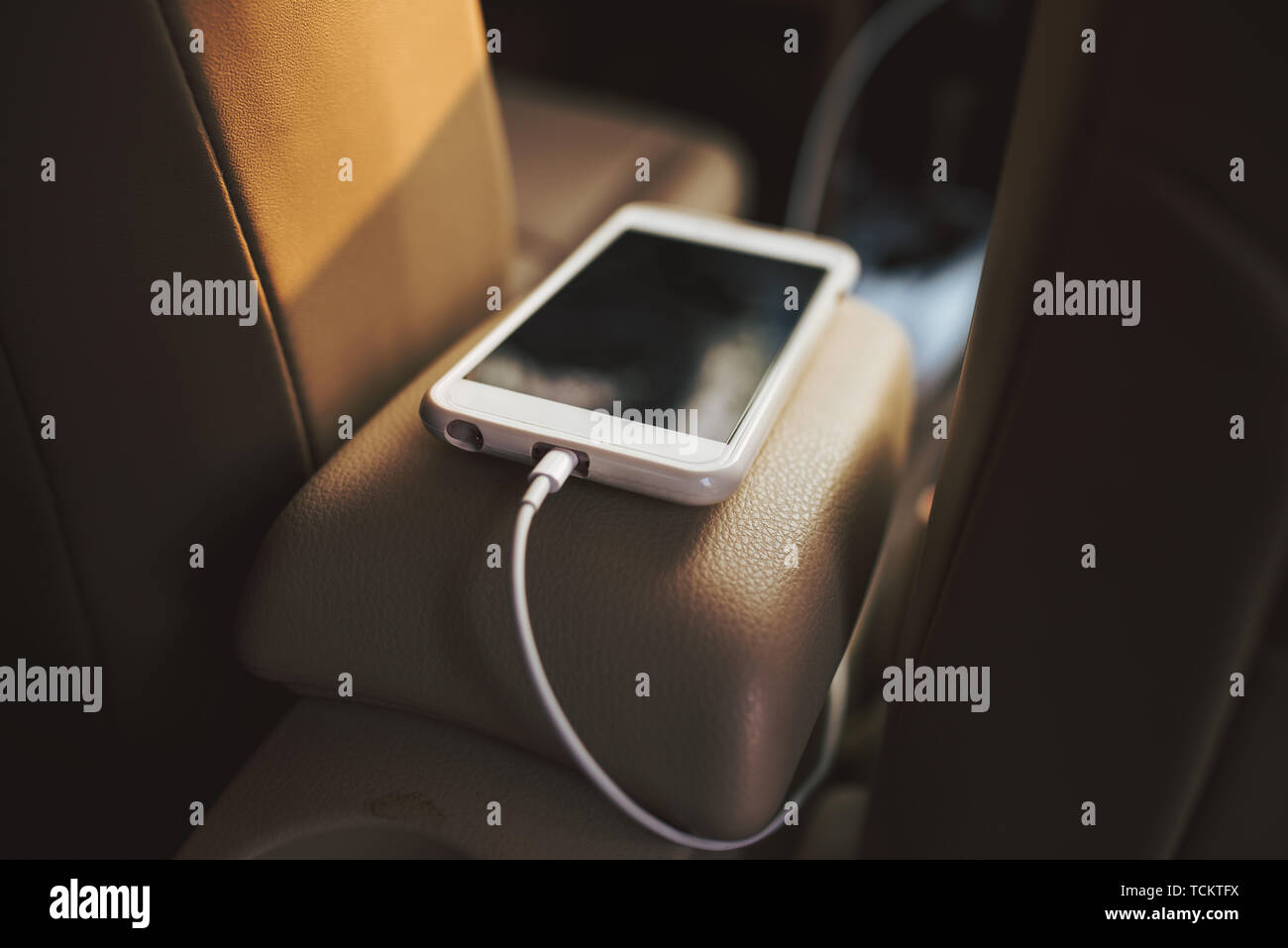 charge the battery phone in car Stock Photo - Alamy
