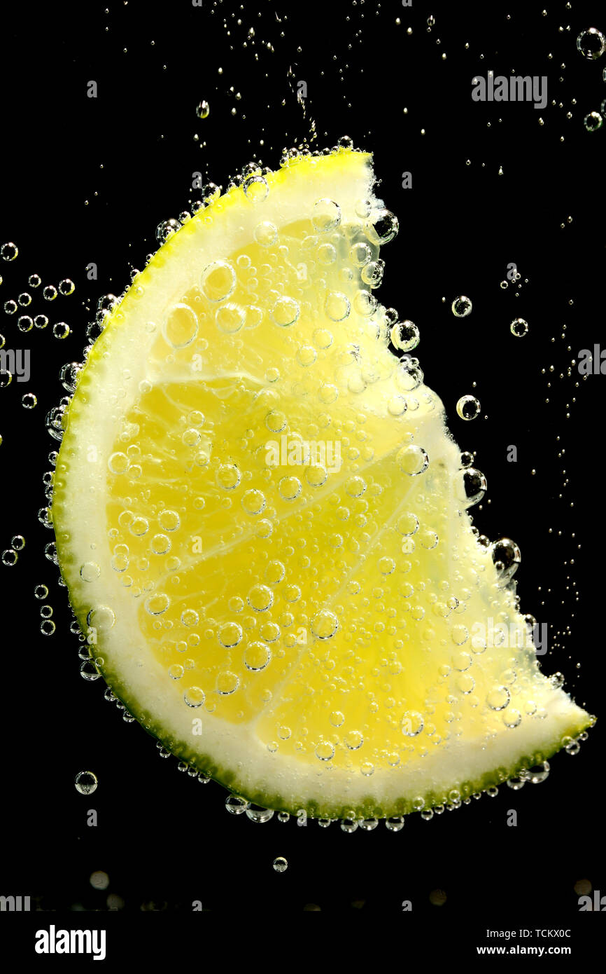 slice of lime in the water with bubbles, on black background Stock ...