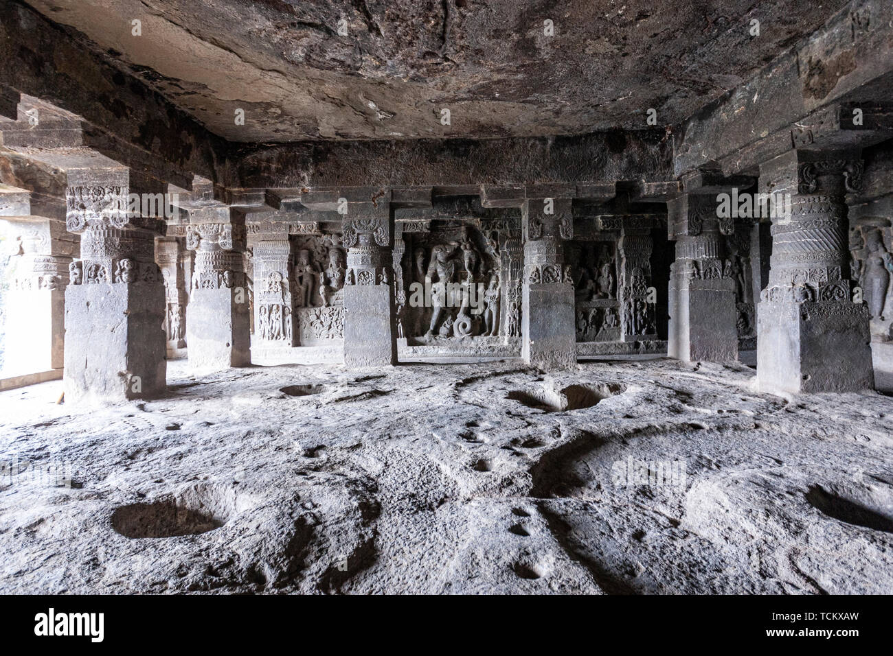 Cave 14, Hindu monuments, Ellora Caves, rock-cut monastery-temple cave ...