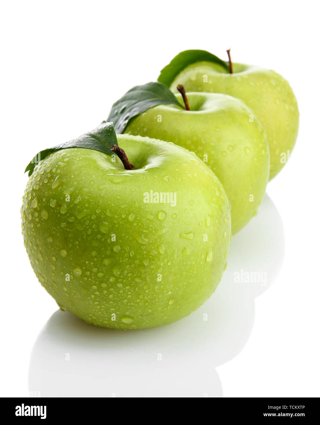 Ripe green apples with leaves isolated on white Stock Photo - Alamy